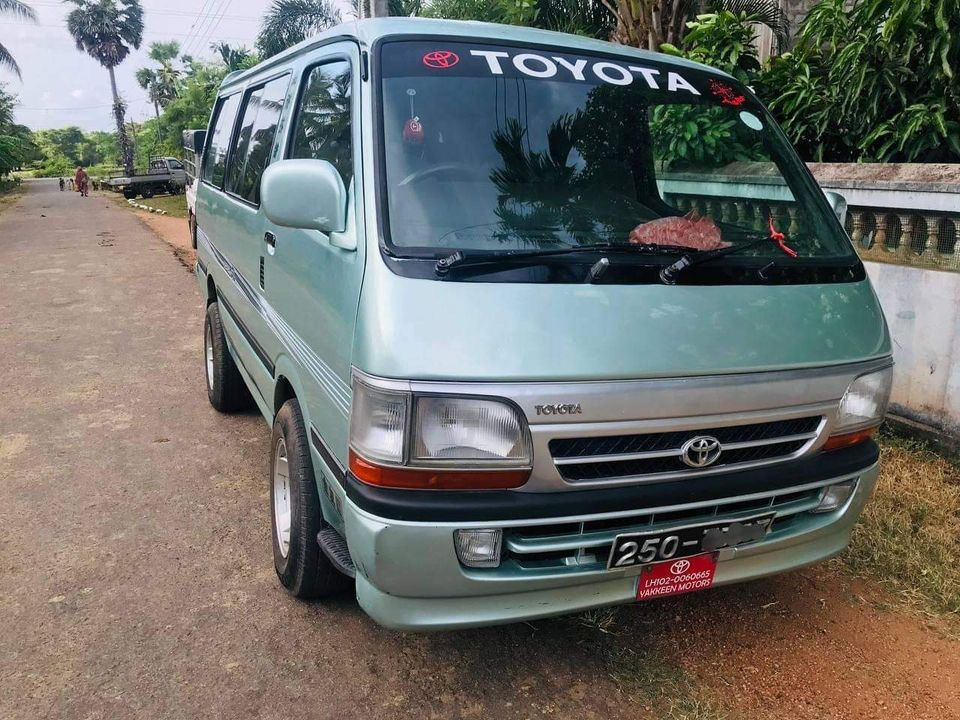 TOYOTA HIACE DOLPHIN LH102