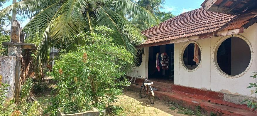 Land with house for sale at Jaffna Manipay