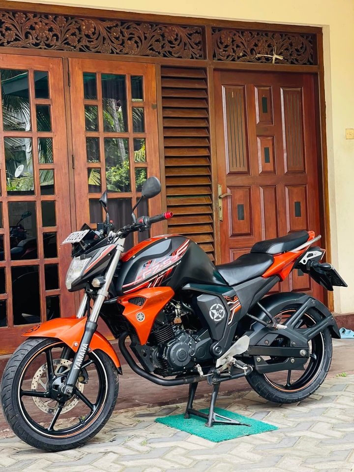 YAMAHA Fz V2